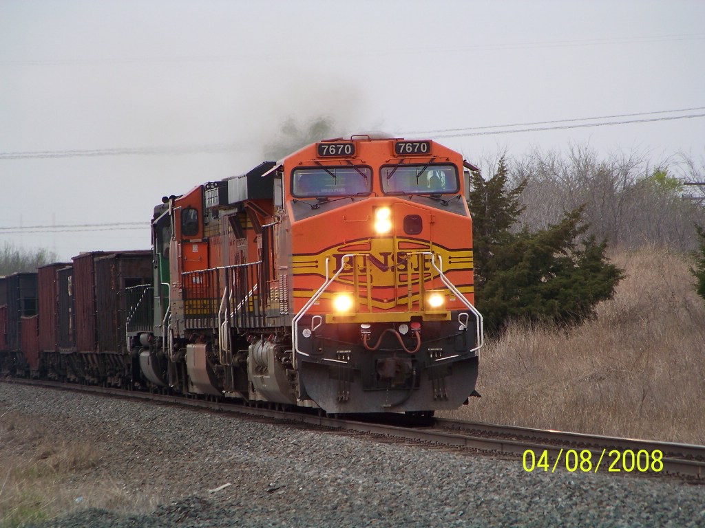 BNSF ES44DC 7670